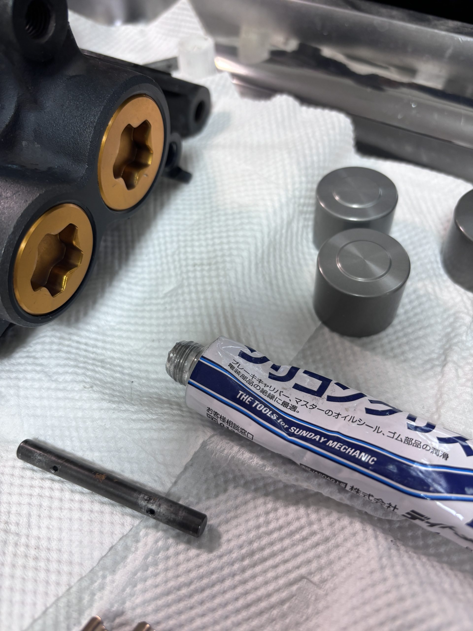 金MOSキャリパーのオーバーホール＆V-MAXに取り付け | Hiroiro